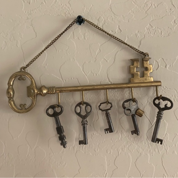 not known | Wall Decor | Large Brass Key With Five Hooks To Hang Keys ...